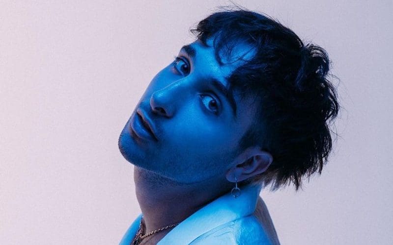 Guarda in anteprima il video di "perché mi guardi così" di Frada